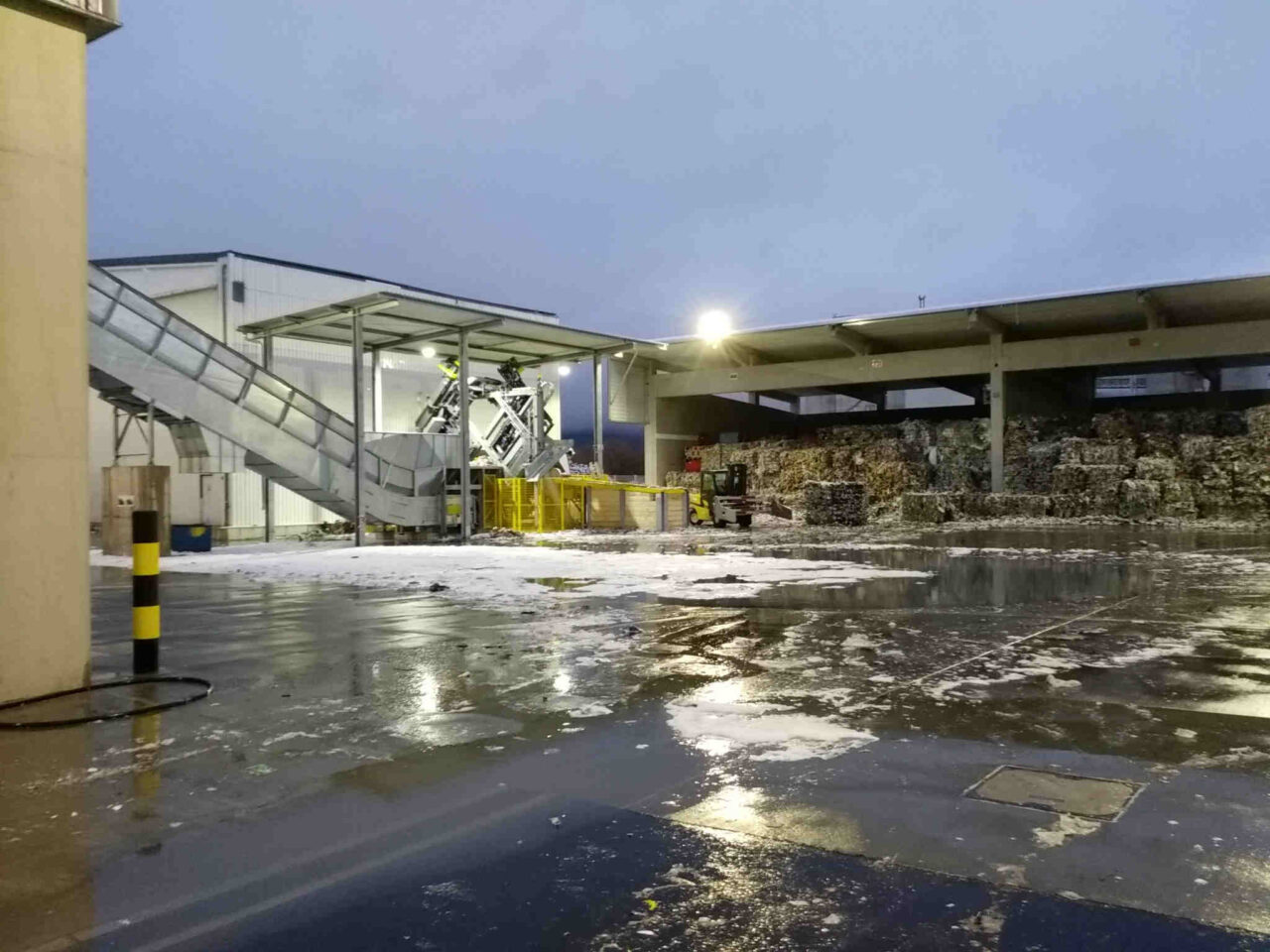 Automatic Plastic Bale Dewiring WireTron | FMW INDUSTRIES