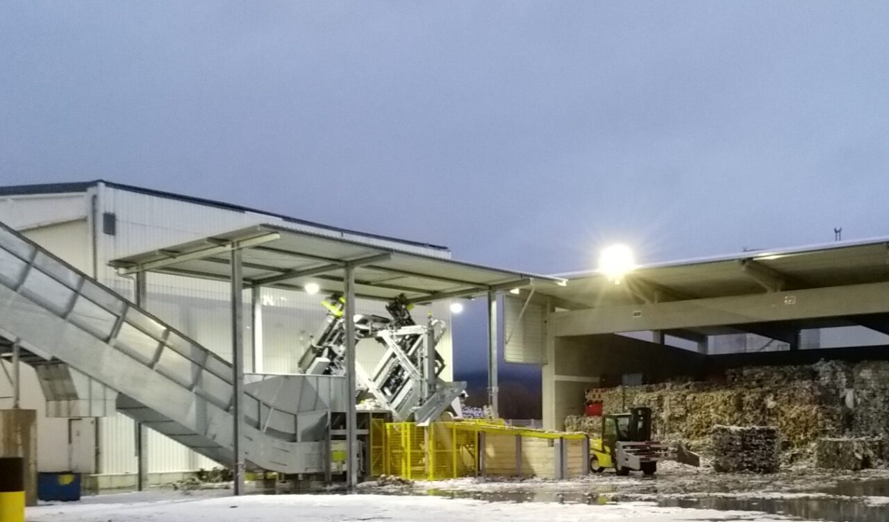 Efficient Plastic Bale Handling Solutions | FMW INDUSTRIES