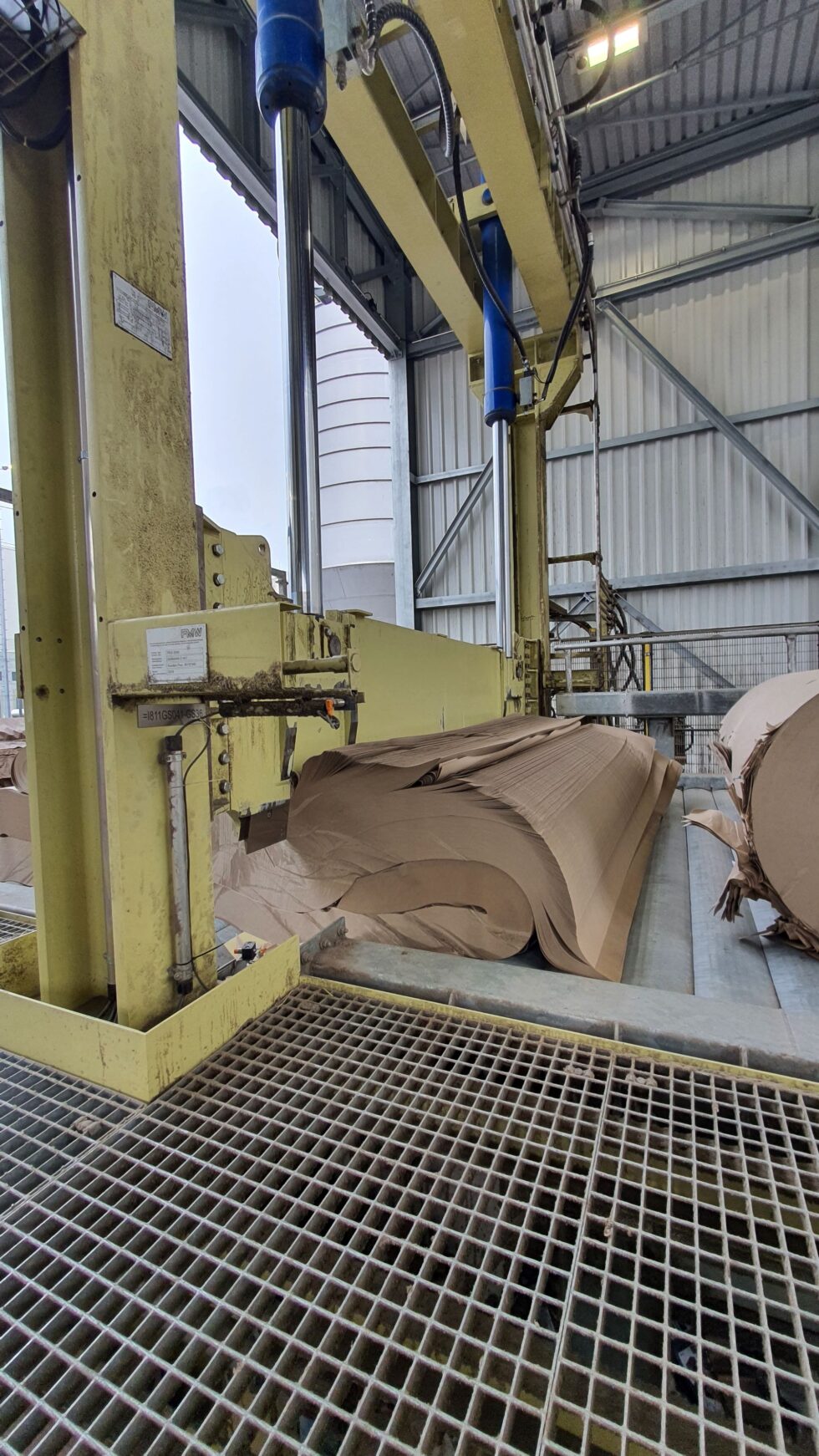 Efficient and Safe Paper Roll Splitting with FMW’s Paper Reel Splitter